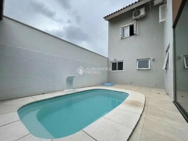 Casa com 5 quartos e 239m² para alugar em Campeche, Florianópolis