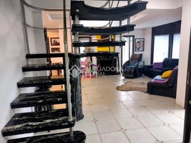Casa com 5 quartos e 280m² para alugar em Campeche, Florianópolis