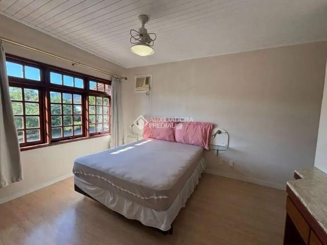Casa com 5 quartos e 282m² para alugar em João Paulo, Florianópolis