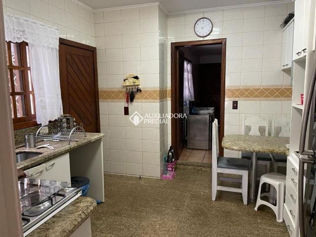 Casa com 5 quartos e 285m² para alugar em Córrego Grande, Florianópolis