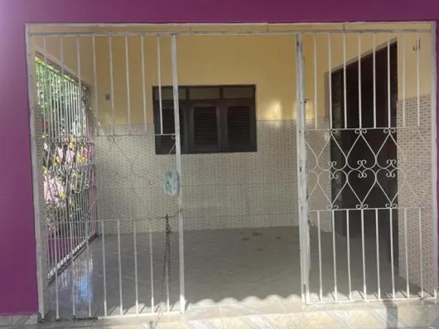 Casa com 5 Quartos e 2 banheiros à Venda, 120 m² por R$ 270.000