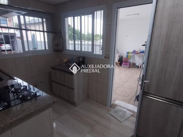Casa com 5 quartos e 328m² para alugar em Igara, Canoas