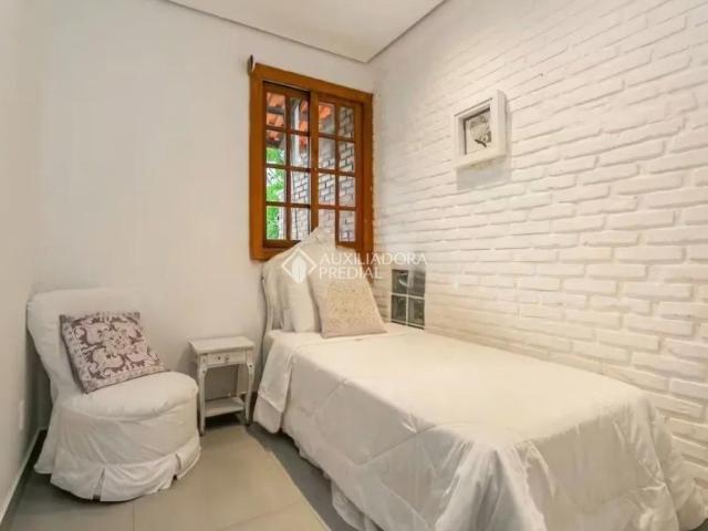 Casa com 5 quartos e 390m² para alugar em Campeche, Florianópolis