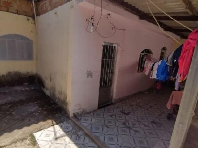 Casa com 5 Quartos e 3 banheiros à Venda, 150 m² por R$ 350.000