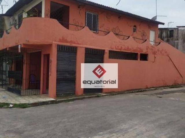 Casa com 5 Quartos e 3 banheiros à Venda, 197 m² por R$ 360.000