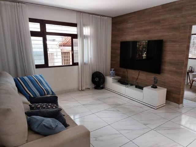 Casa com 5 Quartos e 3 banheiros à Venda, 250 m² por R$ 1.160.000