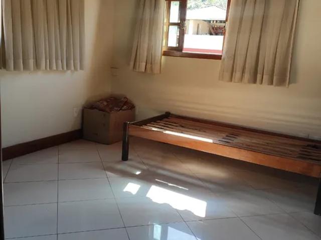 Casa com 5 Quartos e 3 banheiros à Venda, 348 m² por R$ 1.100.000