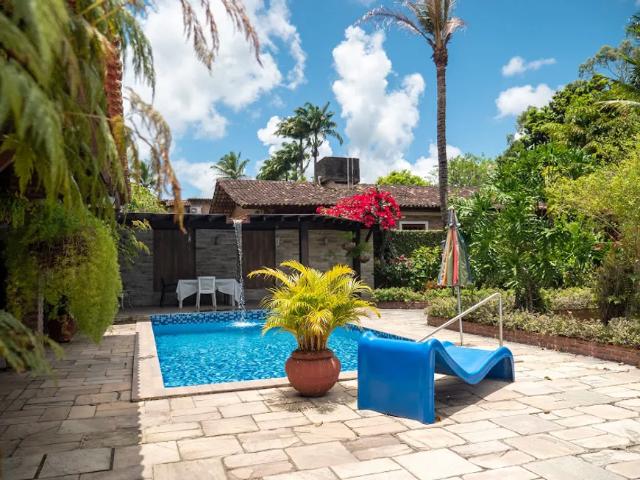 Casa com 5 Quartos e 3 banheiros à Venda, 404 m² por R$ 755.000