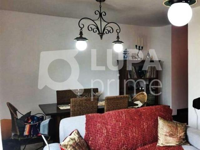 CASA COM 5 QUARTOS E 3 VAGAS DE GARAGEM Á VENDA NO CARRÃO