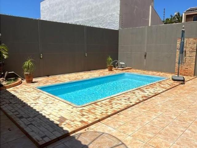 Casa com 5 quartos e piscina aquecida em terreno de 406 m² por R$ 1 milhão