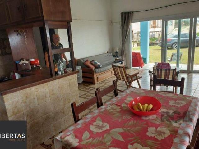 CASA COM 5 QUARTOS EM 2 TERRENOS ESCRITURADOS À BEIRA MAR EM MARILUZ/IMBÉ