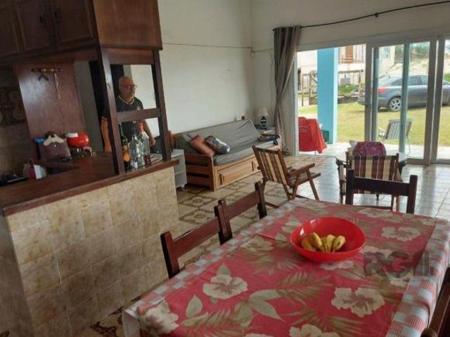 CASA COM 5 QUARTOS EM 2 TERRENOS ESCRITURADOS À BEIRA MAR EM MARILUZ/IMBÉ