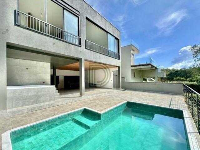 Casa com 5 quartos en venda, 560 m² total, Jardim do Golf I, arquitetura moderna e conforto