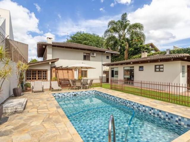 Casa de 5 quartos à Venda na Rua Doutor Bronislau Ostoja Roguski | Jardim das Américas Curitiba