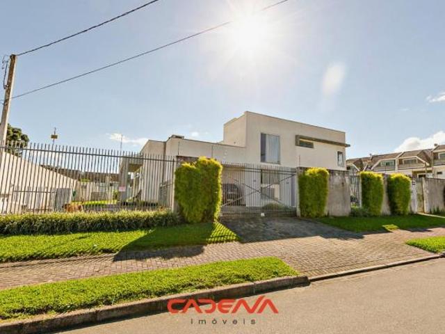 Casa com 5 Quartos, Sendo 3 Suítes, 1 demi suite e 2 vagas à venda em Santa Felicidade