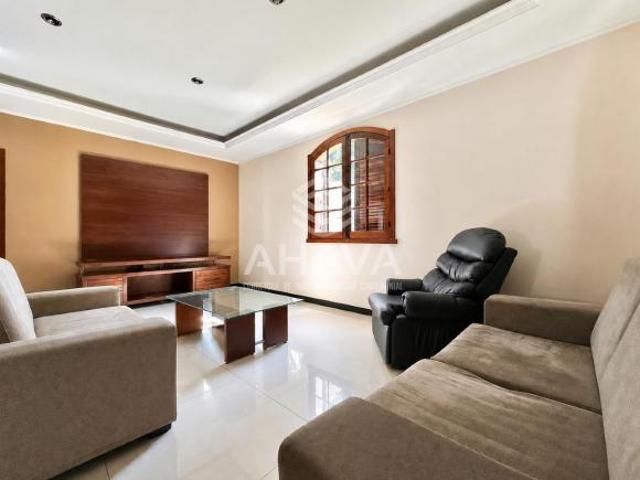 Casa com 5 Quartos, sendo 3 Suites à Venda 1.560m², Santa Mônica Próximo à Erico Verissimo