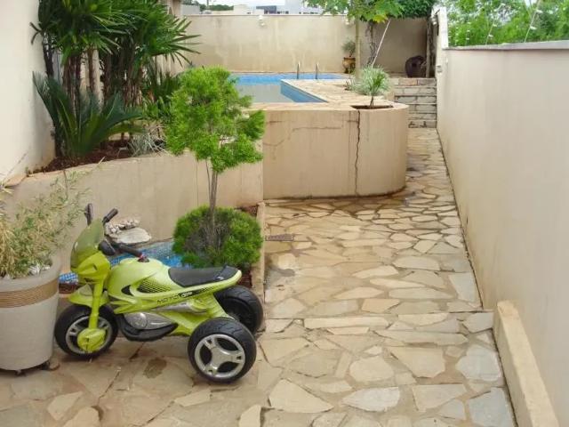 Casa com 5 quartos sendo 3 suítes para venda, 324m² privativos Jardim Sumaré