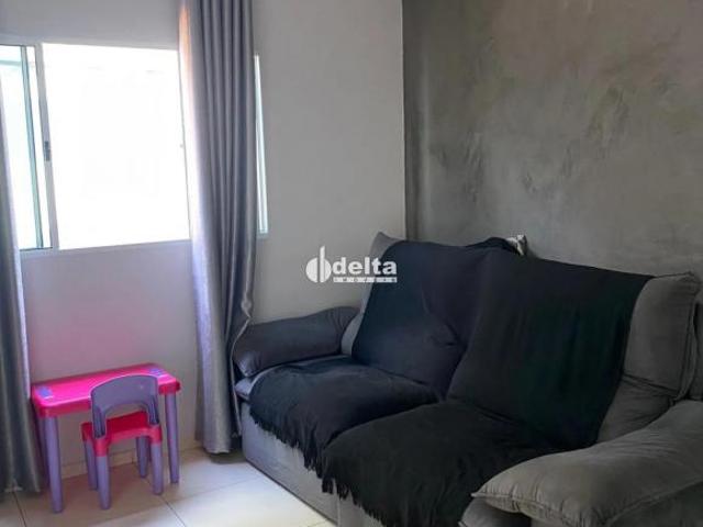 Casa com 5 quartos sendo 1 suíte disponível para venda no bairro Jardim Brasília em Uberlândia MG
