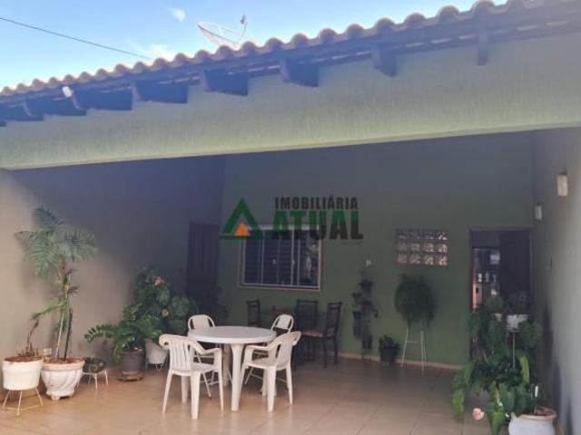 CASA COM 5 QUARTOS SENDO 2 SUÍTE A VENDA NA ZONA LESTE
