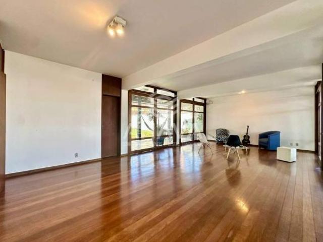 Casa com 5 Quartos sendo 2 Suítes 1.000m² 10 Vagas São Luiz