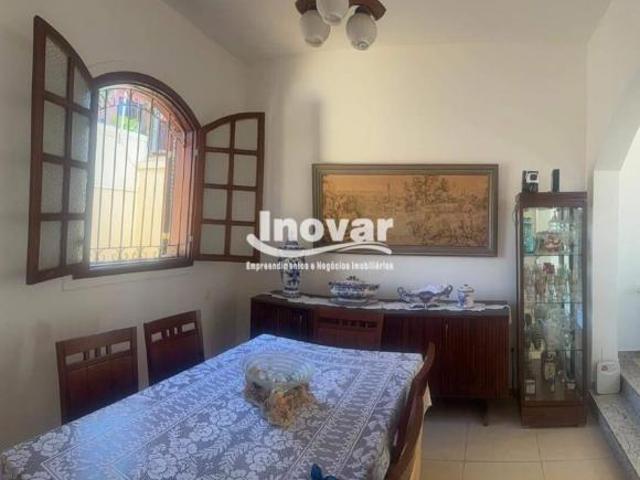 Casa com 5 quartos sendo 2 suítes e 2 vagas de garagem próximo ao Anel Rodoviário