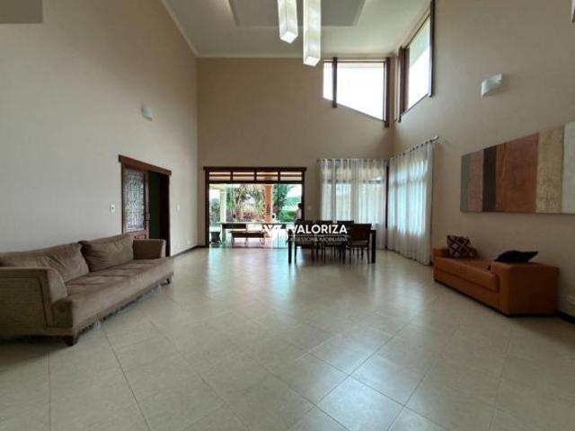 Casa com 5 quartos, sendo 4 suítes à venda, 470 m² por R$ 2.100.000 Condomínio Vale do Lago Soro