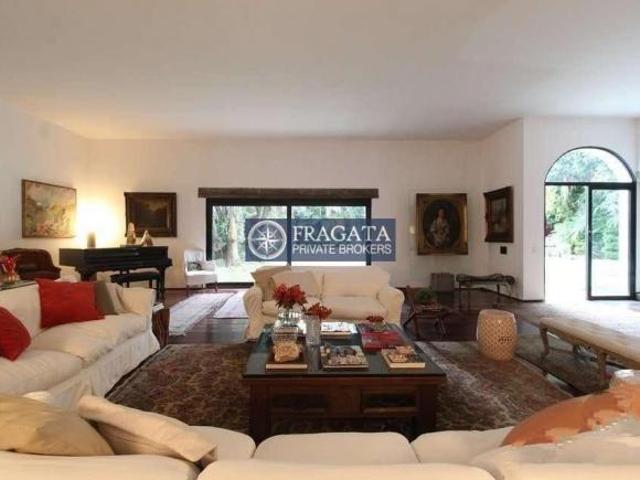 Casa com 5 quartos sendo as 5 suítes à venda Jardim América SP 1.000 m2
