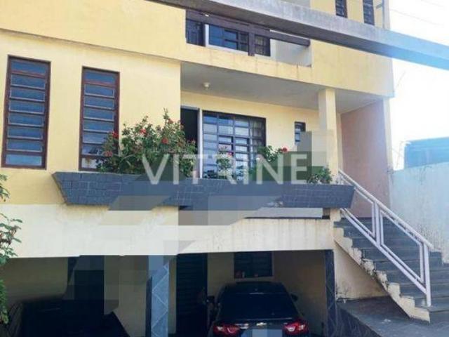Casa com 5 Quartos, suite, varanda, 380m² Setor Leste !