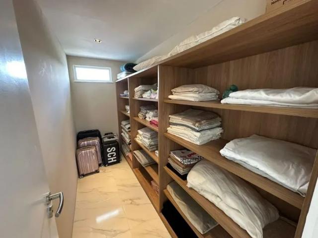 Casa com 5 Quartos para venda ou aluguel, 750m² Interlagos Abrantes