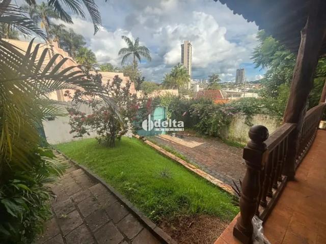 Casa com 5 Quartos para alugar, 463m² Tabajaras