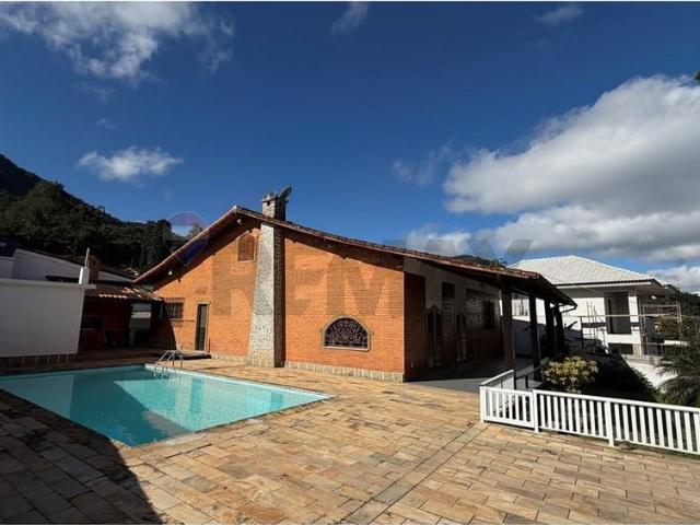 Casa com 5 quartos para locação no Comary — conforto, lazer e localização privilegiada em Teresópolis