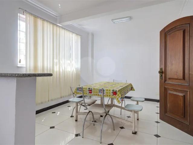 Casa à venda com 5 quartos, sendo 3 suítes, em Alto da Boa Vista, São Paulo, SP