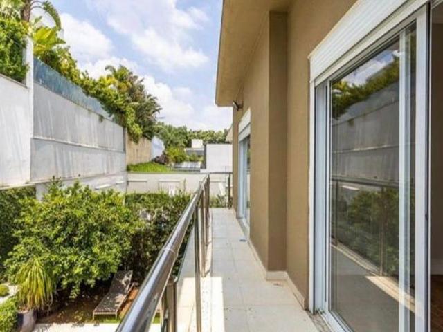 CASA COM 5 SUITES