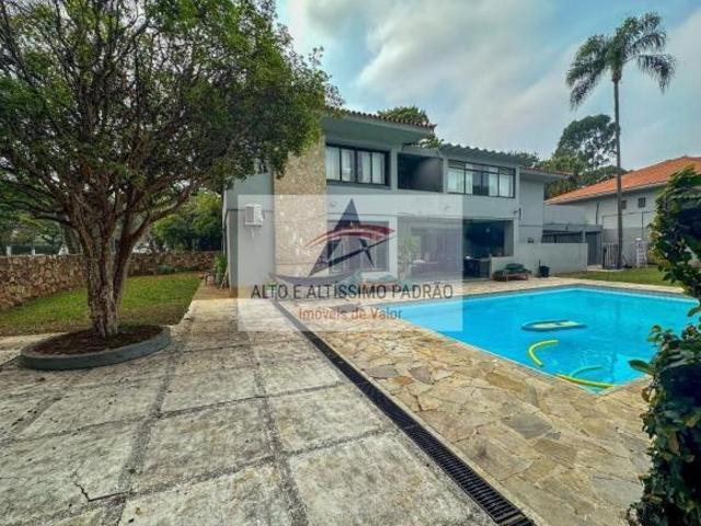 Casa com 5 suítes 6 vagas a venda no Alto de Pinheiros
