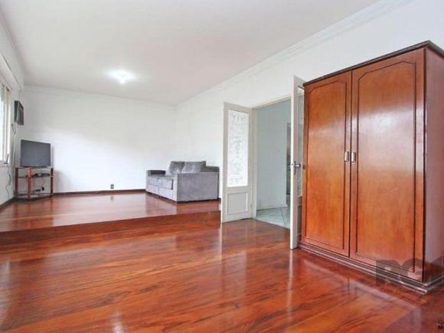 Casa com 5 suítes, 7 banheiros, 4 vagas no bairro Partenon