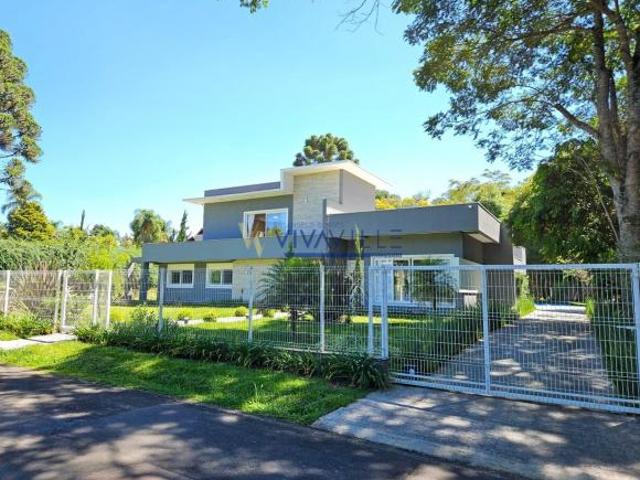 Casa com 5 suítes térreas, amplo terreno com pisci