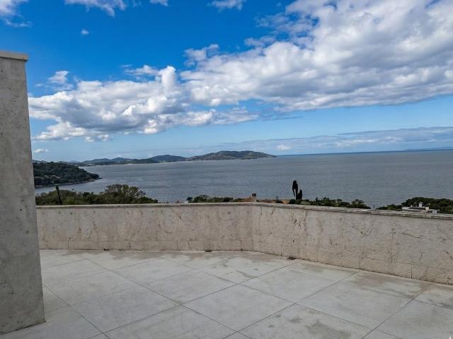 Casa com 5 Suites a 12 minutos do Pontal!