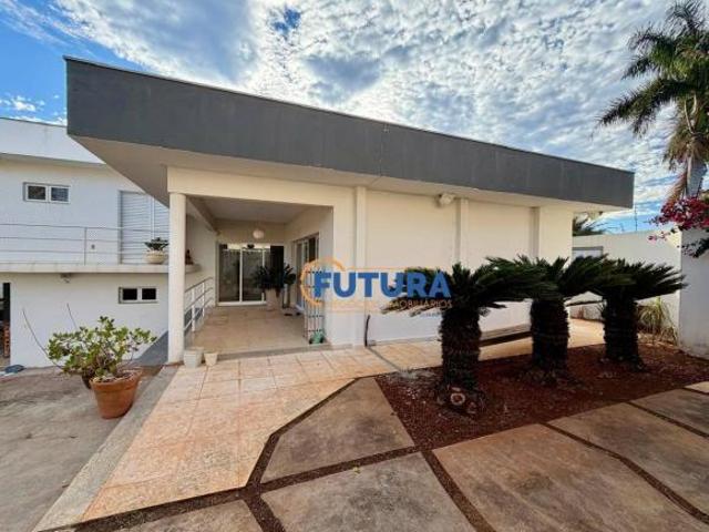 Casa com 5 Suites, Cond. Interlagos, Lago Sul