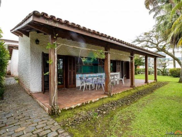 Casa com 5 suítes Condomínio Lagoinha, Ubatuba Cód 1609