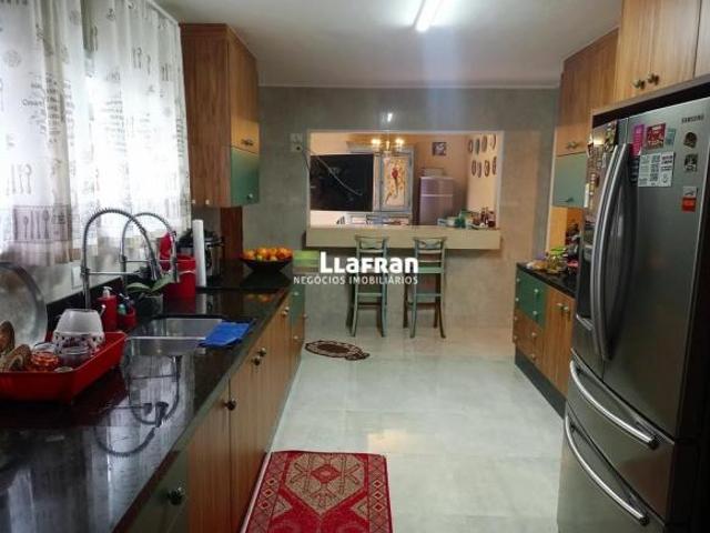 Casa com 5 suítes e piscina