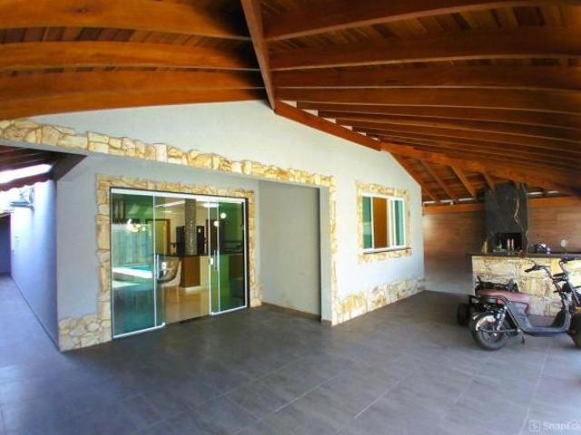 Casa com 5 Suítes e Piscina no Flórida