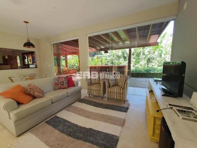 Casa com 5 suítes e quiosque gourmet, a 350m do mar em Itamambuca
