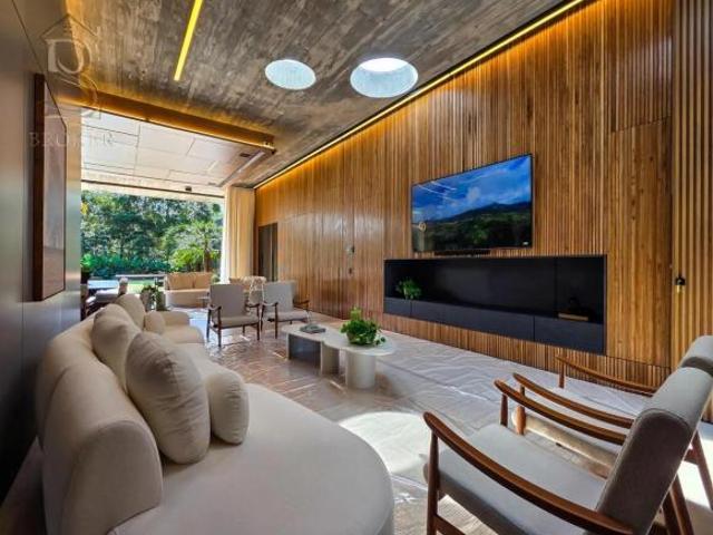 Casa com 5 Suítes e 542m² Riviera de São Lourenço