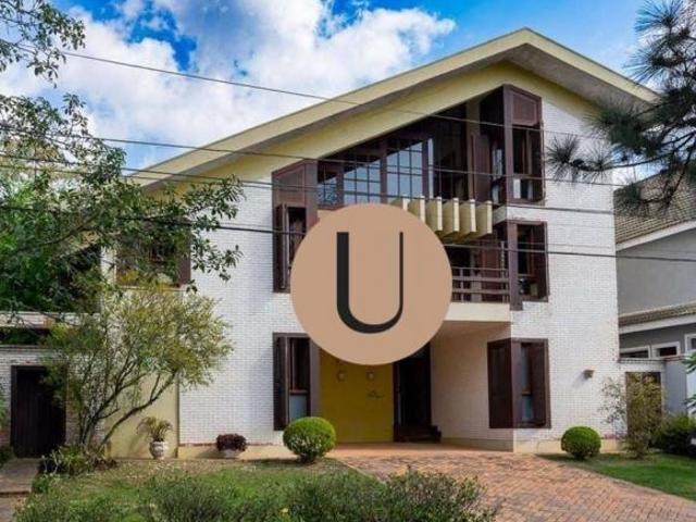 Casa com 5 suítes em Aldeia da Serra!
