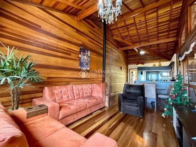 CASA COM 5 SUÍTES EM CANELA