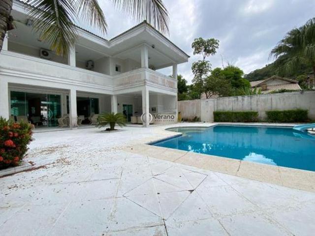 Casa com 5 suítes, em comdomímio fechado proximo a praia do Pernamb
