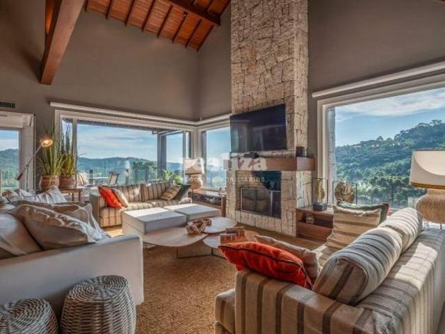 CASA COM 5 SUÍTES EM GRAMADO
