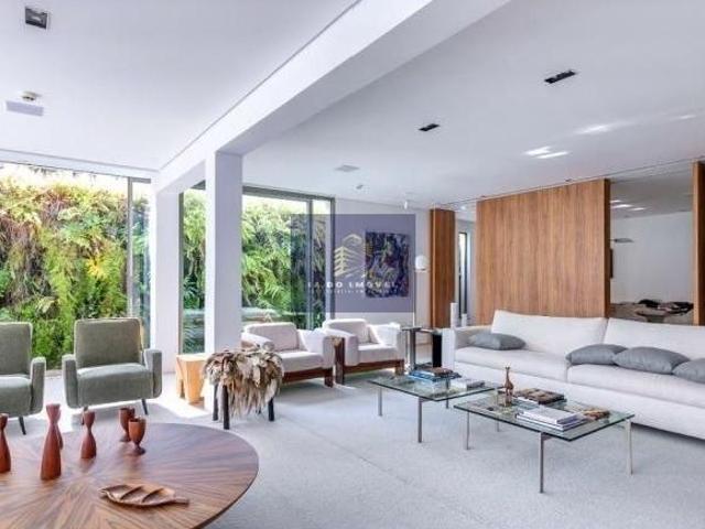 Casa com 5 suítes, em local excelente no Broolin!
