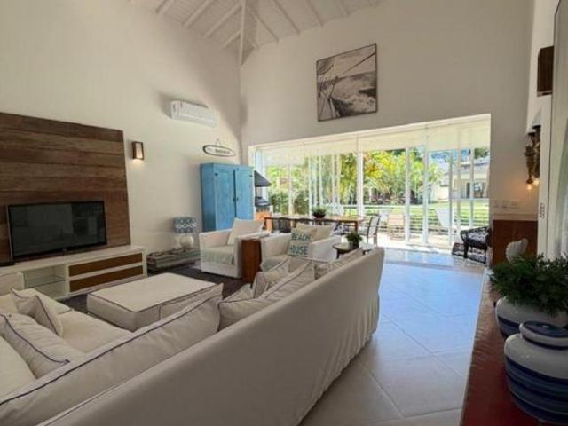 Casa com 5 suítes n Praia do Guaeca