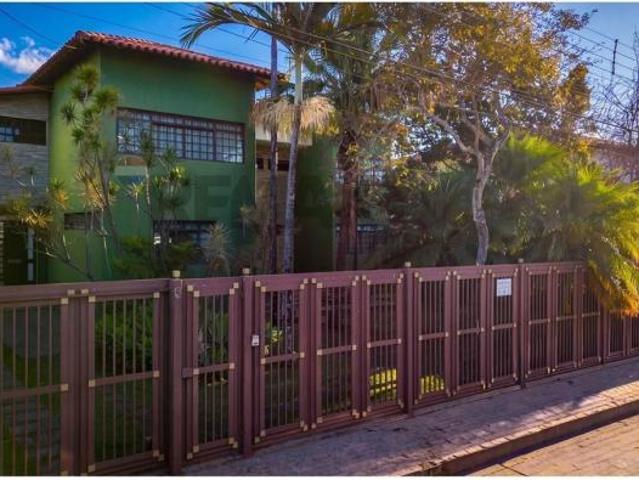 Casa com 5 suítes na QI 4 Lago Norte